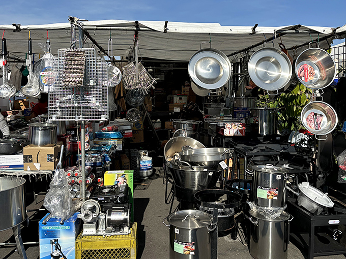 Kitchen equipment heaven! More pots and pans than a celebrity chef's dream kitchen, without the celebrity chef price tag.