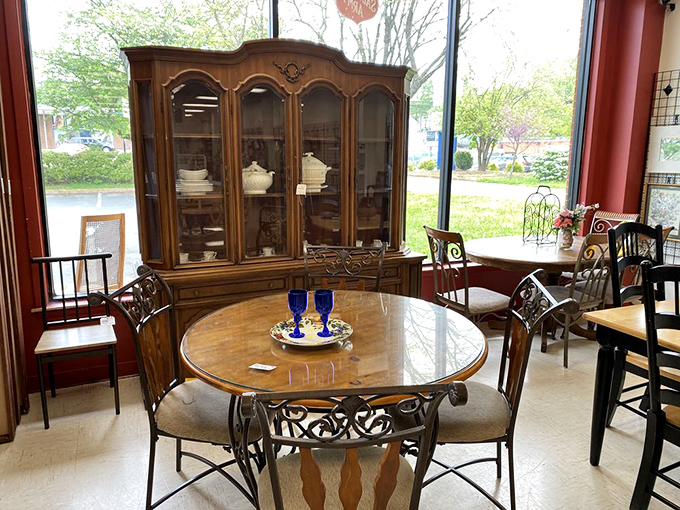 Dining set elegance that whispers "Sunday dinners" and "holiday gatherings"&mdash;furniture with good bones and better stories.