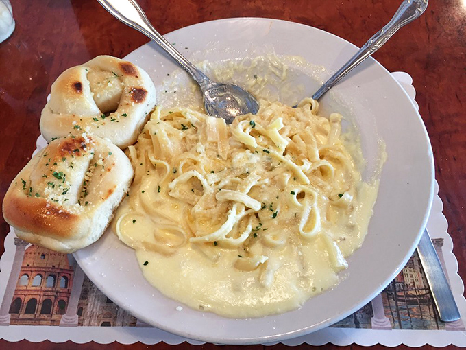 Behold the star attraction: fettuccine Alfredo that achieves that perfect sauce-to-pasta ratio, with garlic knots standing by for sauce-sopping duty.
