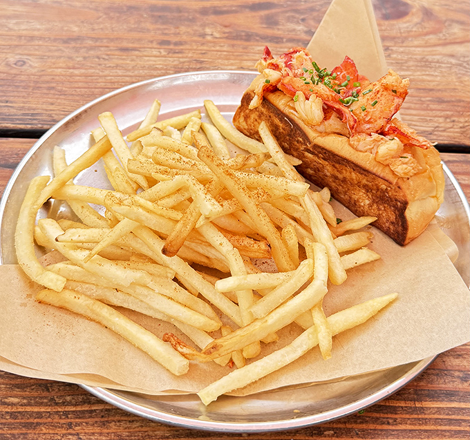 The star of the show: a lobster roll that makes East Coasters weep with jealousy, paired with fries so perfect they deserve their own fan club.