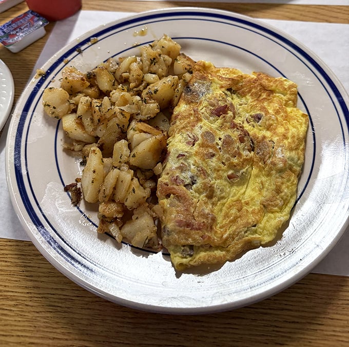 This golden omelet and seasoned home fries duo isn't playing hard to get&mdash;it's the straightforward breakfast romance you've been searching for.