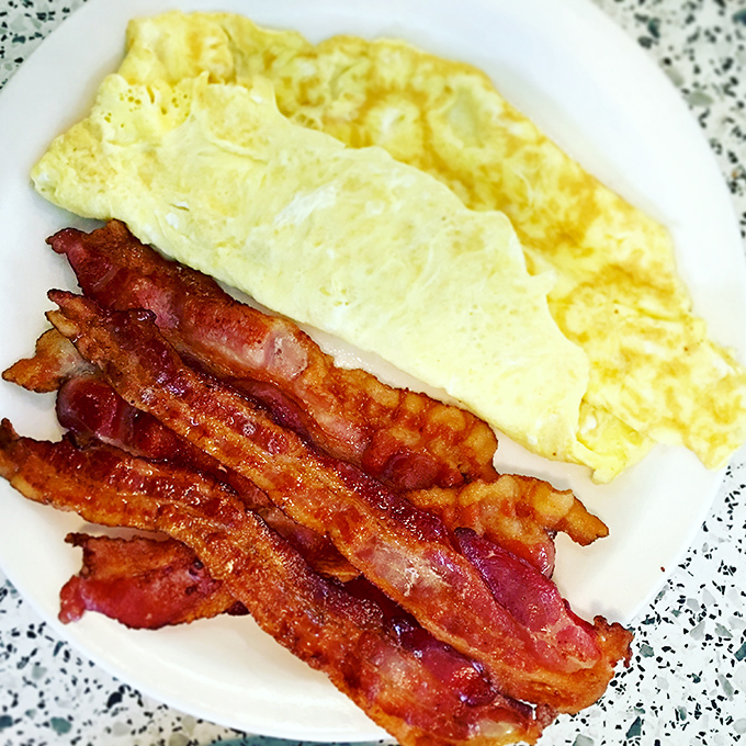 Breakfast perfection on a speckled plate. That bacon looks crisp enough to snap like the hopes of a Browns fan in Pittsburgh.