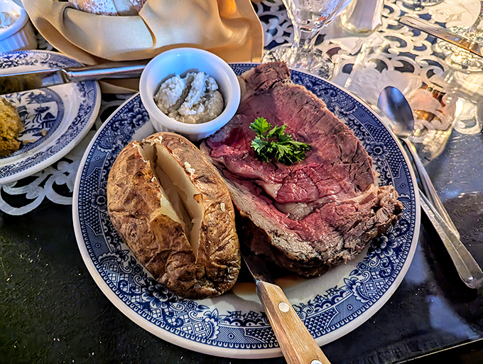The star of the show arrives: prime rib so perfectly cooked it might make you pledge allegiance to Gettysburg's culinary revolution.