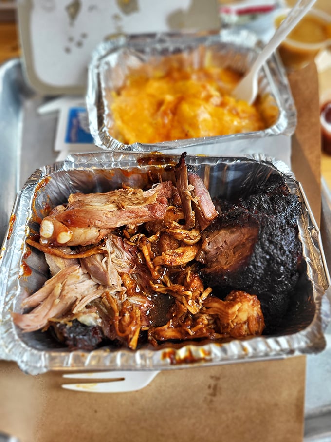 Meat candy in its purest form! This pulled pork and brisket combo might just be worth crossing state lines for.