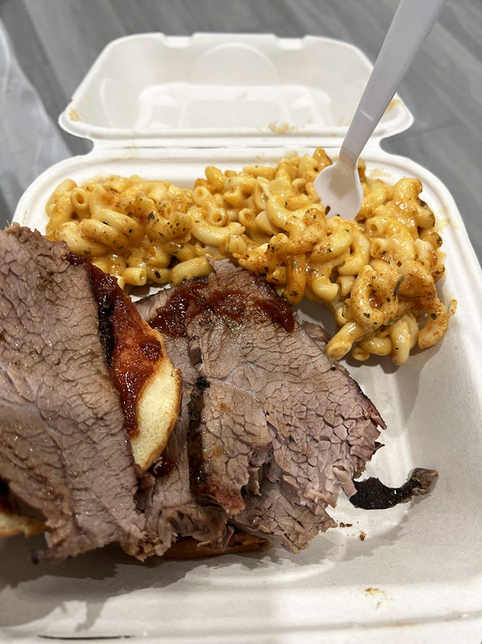 Behold the star of the show&mdash;tri-tip sliced to perfection with mac and cheese that's clearly been taking its comfort food responsibilities seriously.