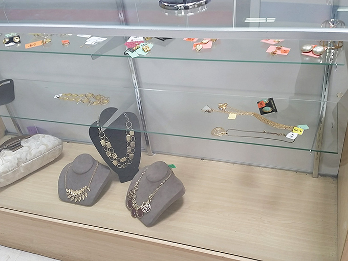 The jewelry case&mdash;where someone's "I'll never wear this again" becomes your "Where have you been all my life?" Treasure hunting at its finest.