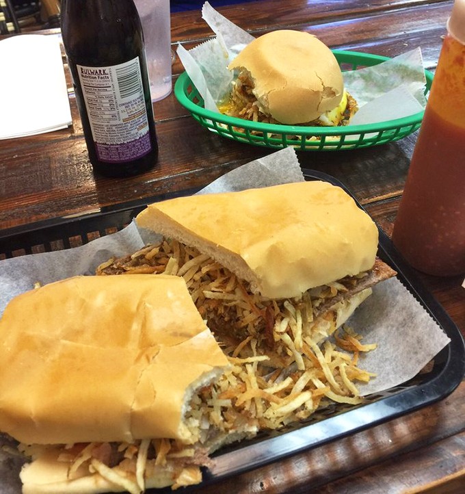 Behold the star of the show: a proper frita with its crown of crispy potato strings, ready to change your burger standards forever.
