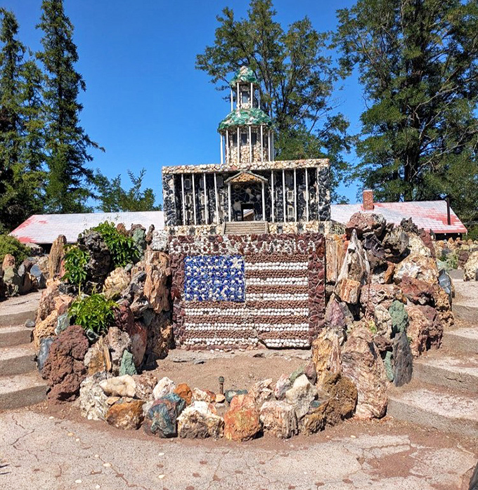 America in stone and spirit&mdash;this patriotic display features a meticulously crafted flag and capitol building, proving rock art can indeed be presidential.