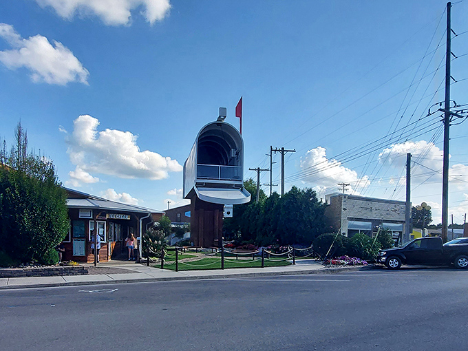 The world's largest mailbox stands ready for letters from giants &ndash; or regular folks with big dreams.