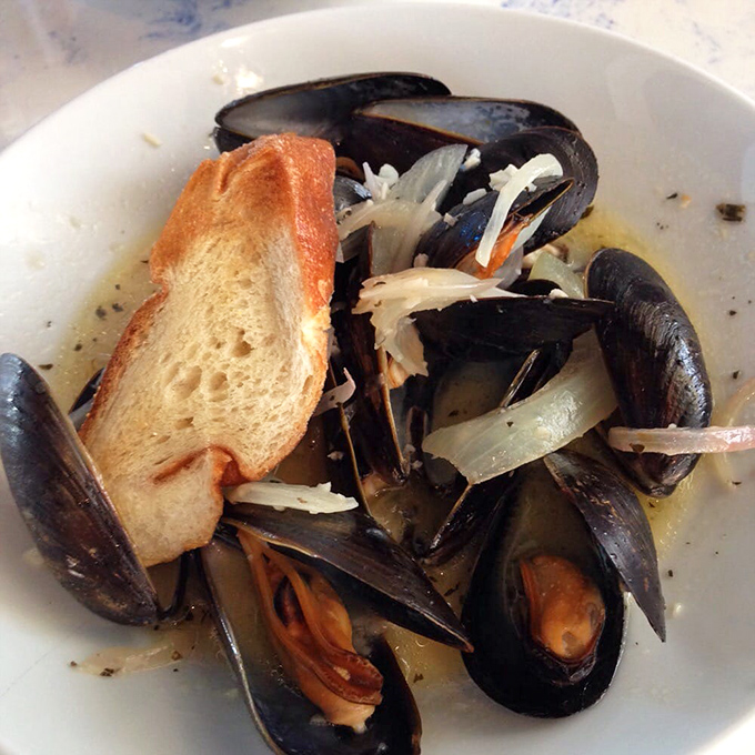 These mussels aren't just opened, they're having a full-blown conversation with that toasted bread. Listen closely and you'll hear them say "dip me!"