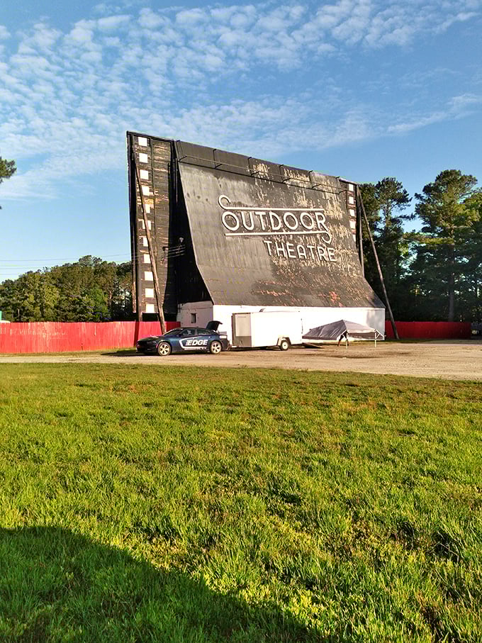 The back-to-basics beauty of movie watching comes alive at this Henderson landmark, where pine trees frame a theater with no ceiling but the sky.