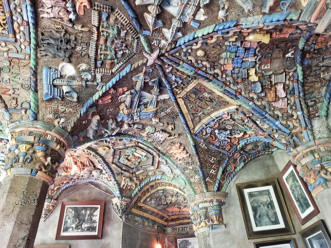 Imagine a ceiling where someone decided to play "I Spy" with American history. Every inch tells a story&mdash;or several dozen. 