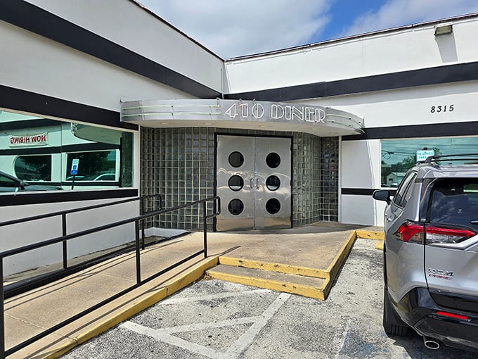 The 410 Diner's sleek white exterior and those fabulous porthole doors transport you straight back to the Atomic Age.