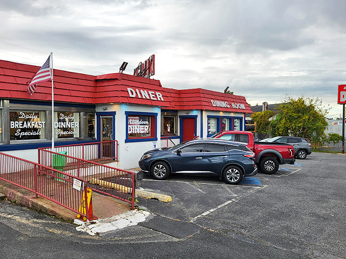 Red, white, and food! Aberdeen Diner's patriotic charm might have you pledging allegiance to their hash browns.