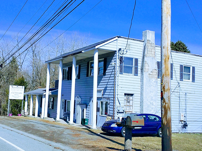 Big Dealz may look like a regular house, but inside it's a magical portal to bargain heaven. Don't judge this book by its cover!