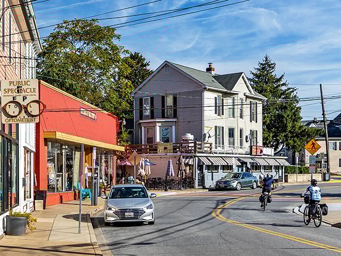 This neighborhood's autumn colors put any fancy resort's landscaping to absolute shame, hands down.