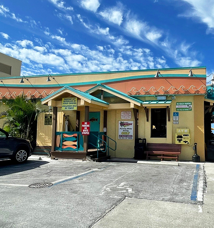 Beach vibes and seafood collide at Frenchy's! This Clearwater spot looks like the place where vacation mode officially begins. No shoes required.