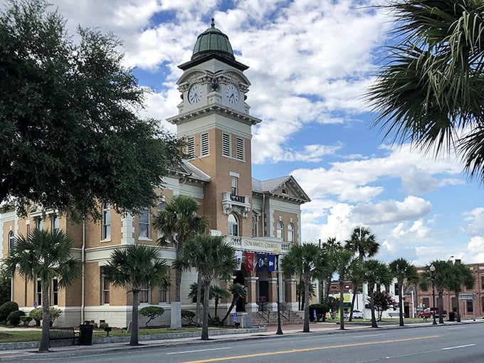 This courthouse commands respect like a distinguished gentleman in his Sunday best, complete with perfect posture.
