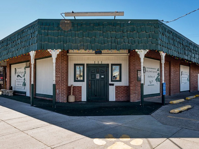 Mackey's proves that Eastern Oregon knows a thing or two about serious beef preparation.