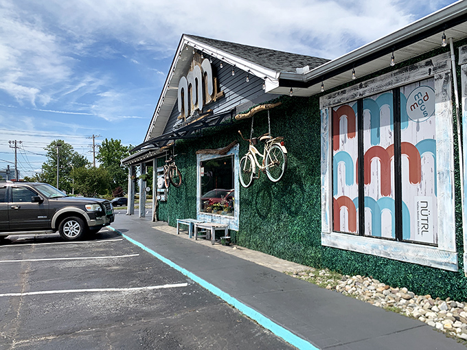 That green turf wall isn't just decoration - it's MadMacs announcing they do things differently.