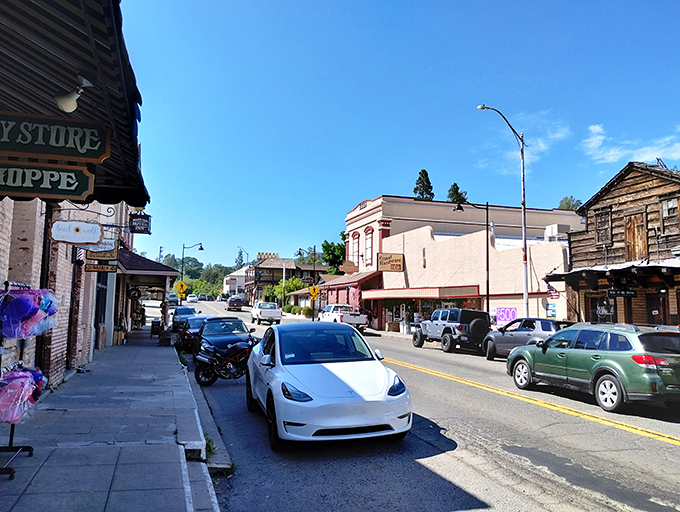Historic Mariposa's Old West buildings house modern conveniences at prices that make financial sense.