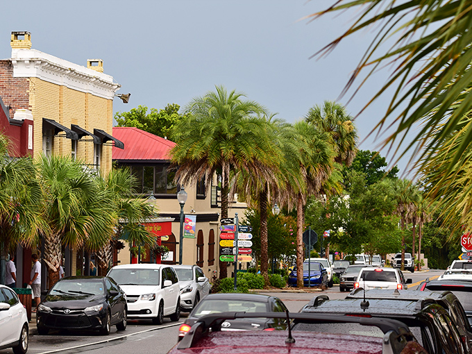 Palm trees and Spanish moss&mdash;nature's way of decorating without having to hire an interior designer.