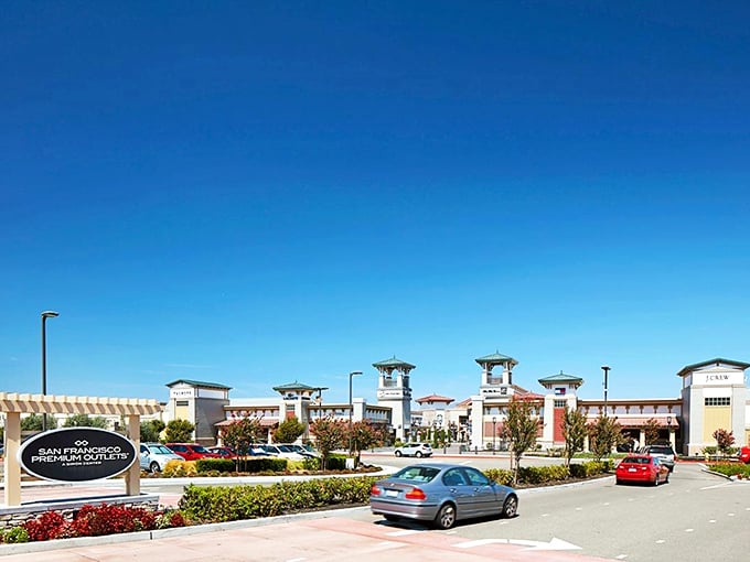 San Francisco Premium Outlets' clean lines and open spaces make bargain hunting feel downright civilized. Shopping with a view!