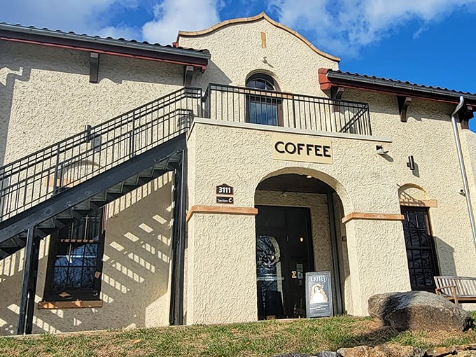 Spanish-style architecture meets morning indulgence at this coffee and donut dreamland.