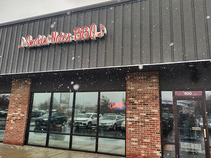 Smokin' Notes plays a symphony of flavors that would make Mozart jealous. Even in snowfall, BBQ pilgrims make their way to this unassuming shrine.