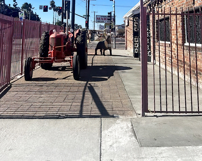Those wagon wheels aren't just decoration &ndash; they're rolling you straight into Texas barbecue heaven.