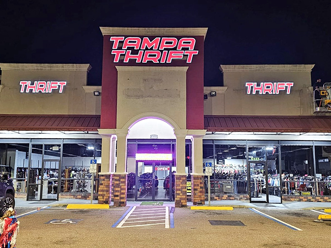 Purple and cream never looked so inviting - Tampa knows how to dress up great deals.