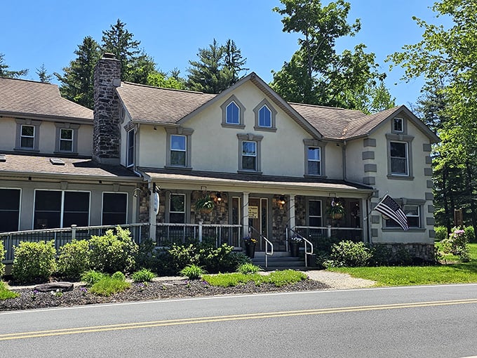 The Frogtown Chophouse looks like it stepped out of a Norman Rockwell painting, beautifully.
