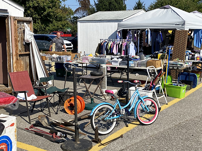 The "Buy Sell Trade" philosophy comes alive where one person's excess becomes another's perfect find.