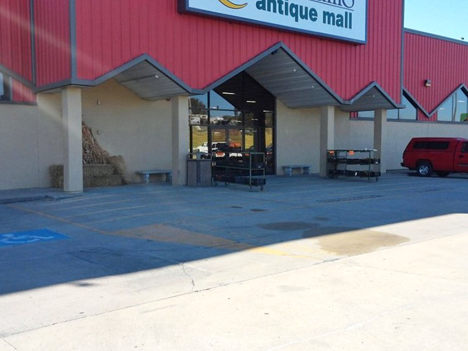 Those covered entryways welcome treasure hunters like old friends, promising shelter while you load up your latest discoveries.