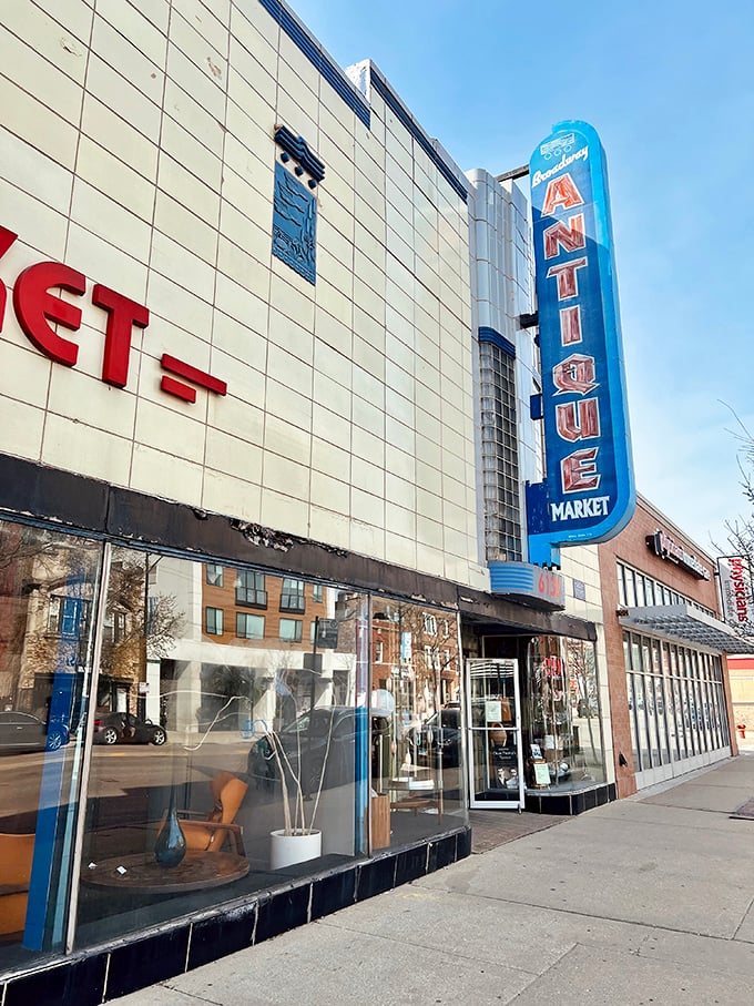 That glorious neon sign has guided design enthusiasts and collectors to this Chicago landmark for decades.