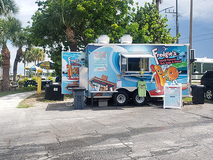 When your mobile kitchen looks this happy, the food inside must be absolutely magical.