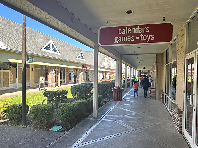 Covered walkways and manicured landscaping make Lincoln City Outlets a pleasant shopping experience rain or shine.