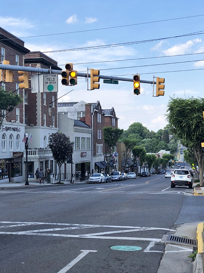Marion's downtown intersection&mdash;where your dollar still commands respect and buys something worthwhile.