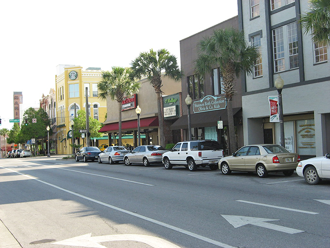 Ocala's tree-lined streets and historic buildings create the kind of downtown Norman Rockwell would have painted.