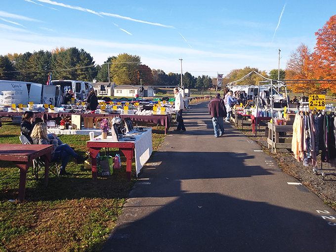 Country charm meets serious bargain hunting in this well-organized paradise of endless discovery possibilities.