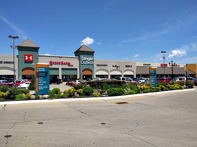 Smart shoppers know that covered walkways mean comfortable browsing regardless of Missouri's moody weather patterns.