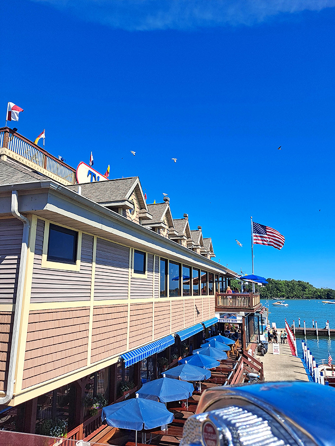 Island time exists in Ohio! The Boardwalk's waterfront perch offers vacation vibes with every lobster roll and cold beverage.