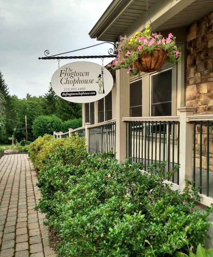 That hanging sign and flower boxes promise the kind of meal worth driving for.