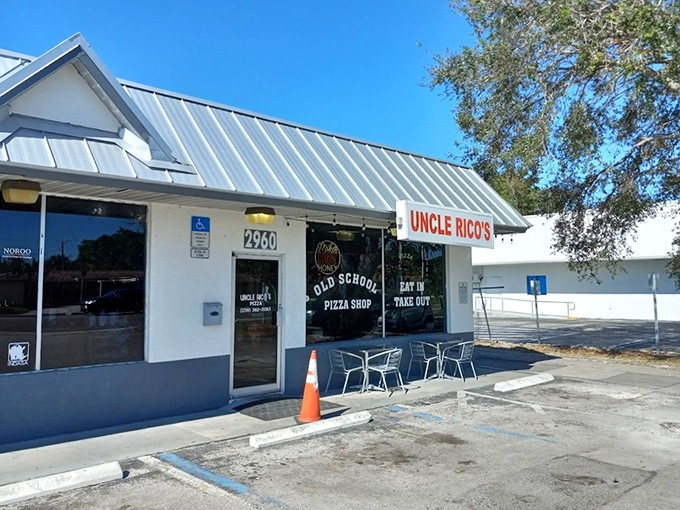 Those concrete tables and metal chairs say "no nonsense" – just honest pizza made the old-school way.