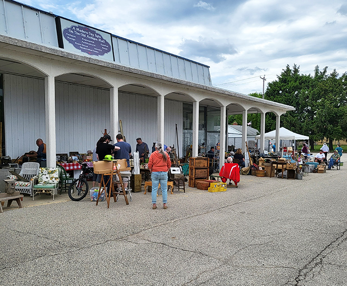 When browsing becomes an outdoor adventure, you know you've found something special in Waterford.