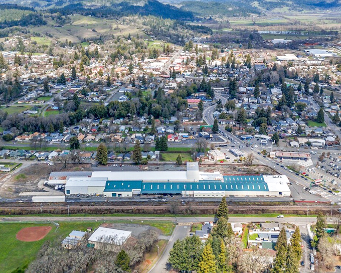 This charming town sits perfectly positioned between towering trees and reasonable rent prices that actually make sense. Photo credit: <a href="https://www.loopnet.com/Listing/934-S-Main-St-Willits-CA/35294635/" target="_blank" rel="noopener noreferrer">LoopNet</a> This charming town sits perfectly positioned between towering trees and reasonable rent prices that actually make sense.