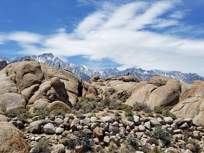 The Alabama Hills: where boulders play hide-and-seek with the mountains and Hollywood found its Wild West.
