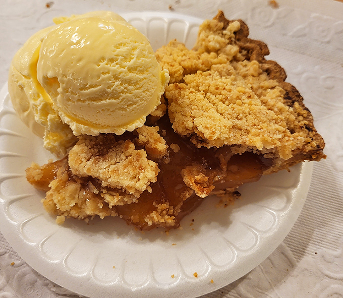 Apple pie &agrave; la mode&mdash;where warm fruit meets cold ice cream in a temperature tango that's been making taste buds swoon since time immemorial.