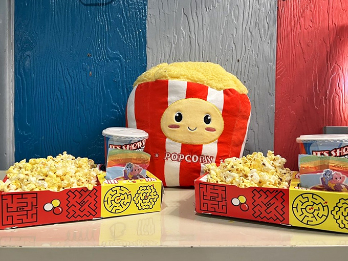 Popcorn boxes with personality! These smiling concession containers are practically begging to be filled with buttery goodness.
