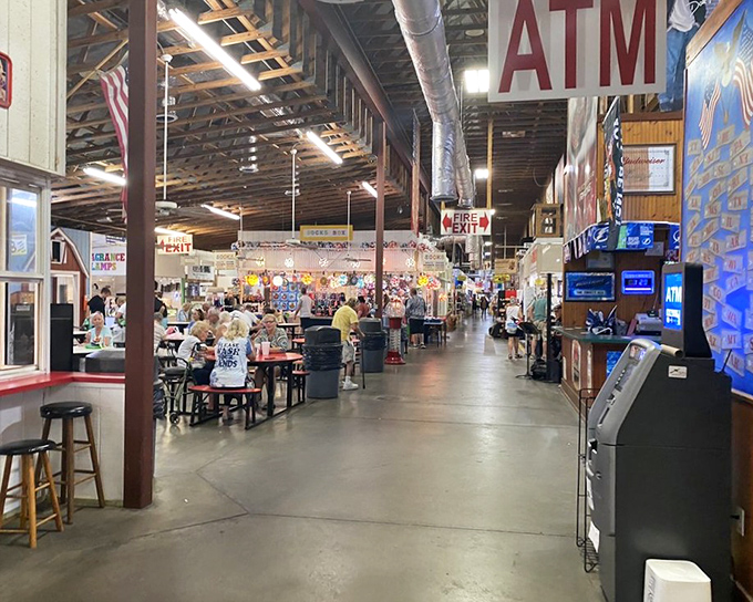 The market's food court&mdash;where shopping stamina is restored and deal-hunting strategies are hatched over plates of comfort food and cold drinks.